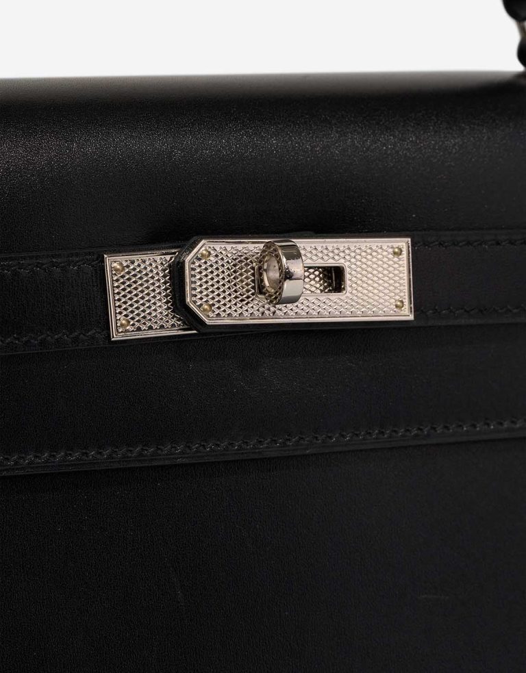 Hermès Kelly 32 Guilloche Box Black | SACLÀB